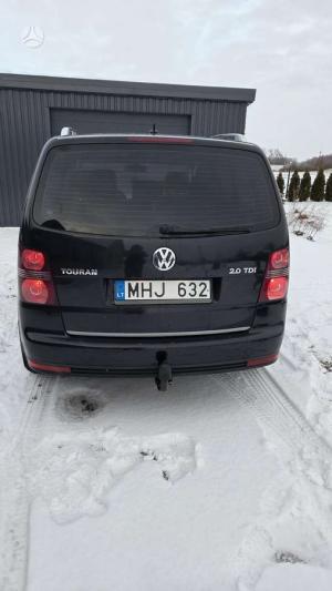 Melns Volkswagen Touran 2008 Marijampole, ar dzinēja tilpumu 1.97 L un nobraukumu 332 tūkst. km par 3500 €, foto 3 vietnē AUTOMOTO.COM.LV