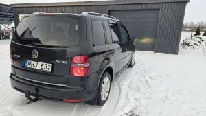 Melns Volkswagen Touran 2008 Marijampole, ar dzinēja tilpumu 1.97 L un nobraukumu 332 tūkst. km par 3500 €, foto 5 vietnē AUTOMOTO.COM.LV