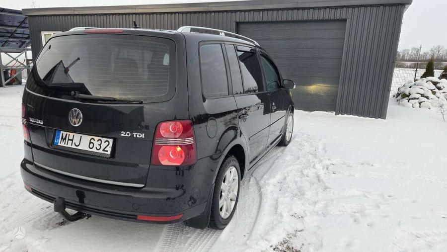 Melns Volkswagen Touran 2008 Marijampole, ar dzinēja tilpumu 1.97 L un nobraukumu 332 tūkst. km par 3500 €, foto 5 vietnē AUTOMOTO.COM.LV