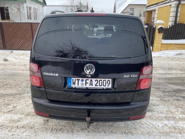 Melns Volkswagen Touran 2008 Daugavpils, ar dzinēja tilpumu 2.00 L un nobraukumu 0 tūkst. km par 4150 €, foto 4 vietnē AUTOMOTO.COM.LV