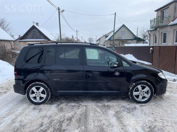 Melns Volkswagen Touran 2008 Daugavpils, ar dzinēja tilpumu 2.00 L un nobraukumu 0 tūkst. km par 4150 €, foto 6 vietnē AUTOMOTO.COM.LV