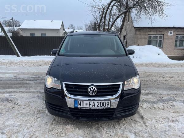 Melns Volkswagen Touran 2008 Daugavpils, ar dzinēja tilpumu 2.00 L un nobraukumu 0 tūkst. km par 4150 €, foto 8 vietnē AUTOMOTO.COM.LV