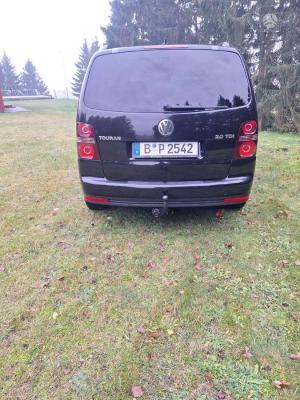 Black Volkswagen Touran 2008 in Silute, with an engine capacity of 2.00 L and mileage of 286 thousand km for 3750 €, photo 5 on AUTOMOTO.COM.LV