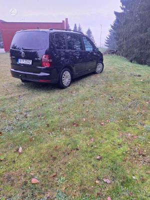 Black Volkswagen Touran 2008 in Silute, with an engine capacity of 2.00 L and mileage of 286 thousand km for 3750 €, photo 9 on AUTOMOTO.COM.LV