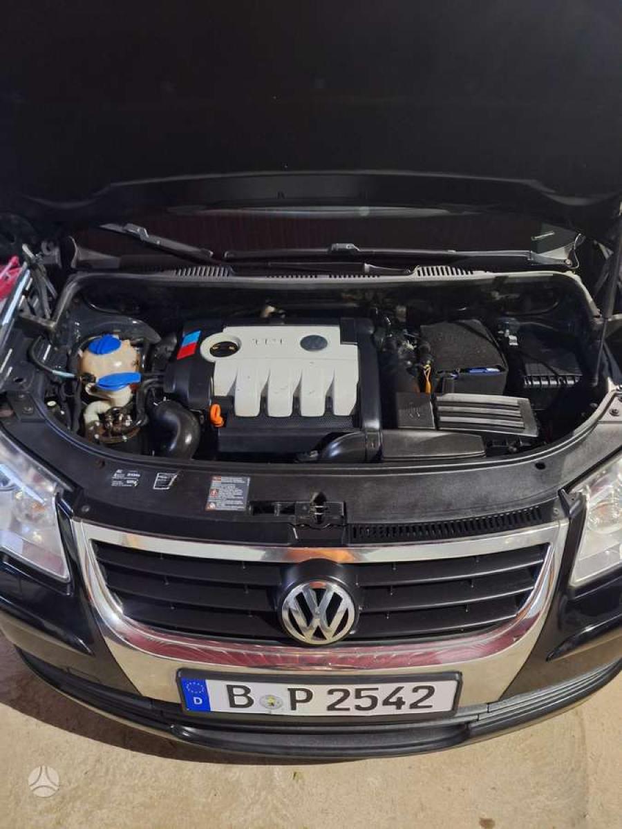 Black Volkswagen Touran 2008 in Silute, with an engine capacity of 2.00 L and mileage of 286 thousand km for 3750 €, photo 20 on AUTOMOTO.COM.LV