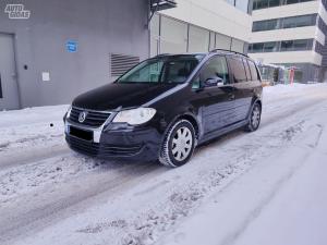 Black Volkswagen Touran 2008 in Vilnius, with an engine capacity of 2.00 L and mileage of 301 thousand km for 2200 €, photo 3 on AUTOMOTO.COM.LV