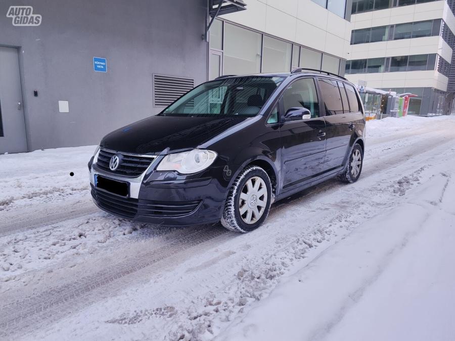 Black Volkswagen Touran 2008 in Vilnius, with an engine capacity of 2.00 L and mileage of 301 thousand km for 2200 €, photo 3 on AUTOMOTO.COM.LV