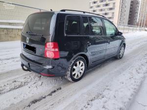 Black Volkswagen Touran 2008 in Vilnius, with an engine capacity of 2.00 L and mileage of 301 thousand km for 2200 €, photo 5 on AUTOMOTO.COM.LV