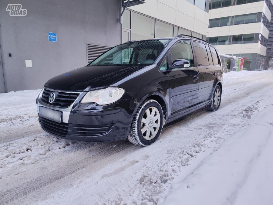 Melns Volkswagen Touran 2008 Viļņa, ar dzinēja tilpumu 2.00 L un nobraukumu 302 tūkst. km par 2000 €, foto 1 vietnē AUTOMOTO.COM.LV