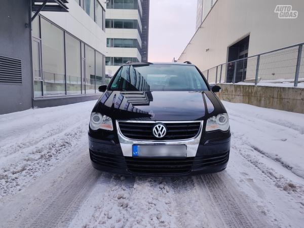 Melns Volkswagen Touran 2008 Viļņa, ar dzinēja tilpumu 2.00 L un nobraukumu 302 tūkst. km par 2000 €, foto 2 vietnē AUTOMOTO.COM.LV