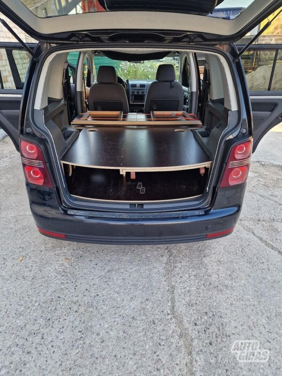 Melns Volkswagen Touran 2008 Kauņa, ar dzinēja tilpumu 2.00 L un nobraukumu 354 tūkst. km par 2600 €, foto 8 vietnē AUTOMOTO.COM.LV