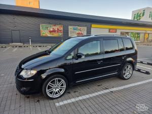 Melns Volkswagen Touran 2008 Kauņa, ar dzinēja tilpumu 2.00 L un nobraukumu 354 tūkst. km par 2600 €, foto 19 vietnē AUTOMOTO.COM.LV