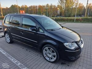 Melns Volkswagen Touran 2008 Kauņa, ar dzinēja tilpumu 2.00 L un nobraukumu 354 tūkst. km par 2600 €, foto 21 vietnē AUTOMOTO.COM.LV