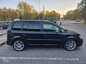 Melns Volkswagen Touran 2008 Kauņa, ar dzinēja tilpumu 2.00 L un nobraukumu 354 tūkst. km par 2600 €, foto 22 vietnē AUTOMOTO.COM.LV
