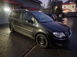 Melns Volkswagen Touran 2008 Kauņa, ar dzinēja tilpumu 2.00 L un nobraukumu 354 tūkst. km par 2600 €, foto 32 vietnē AUTOMOTO.COM.LV