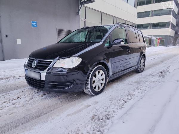 Black Volkswagen Touran 2008 in Vilnius, with an engine capacity of 2.00 L and mileage of 302 thousand km for 1950 €, photo 3 on AUTOMOTO.COM.LV