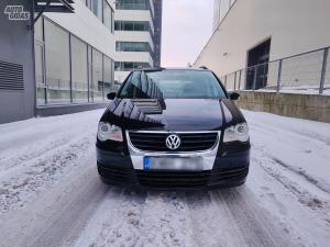 Black Volkswagen Touran 2008 in Vilnius, with an engine capacity of 2.00 L and mileage of 301 thousand km for 2400 €, photo 2 on AUTOMOTO.COM.LV