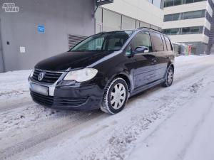 Black Volkswagen Touran 2008 in Vilnius, with an engine capacity of 2.00 L and mileage of 301 thousand km for 2400 €, photo 3 on AUTOMOTO.COM.LV