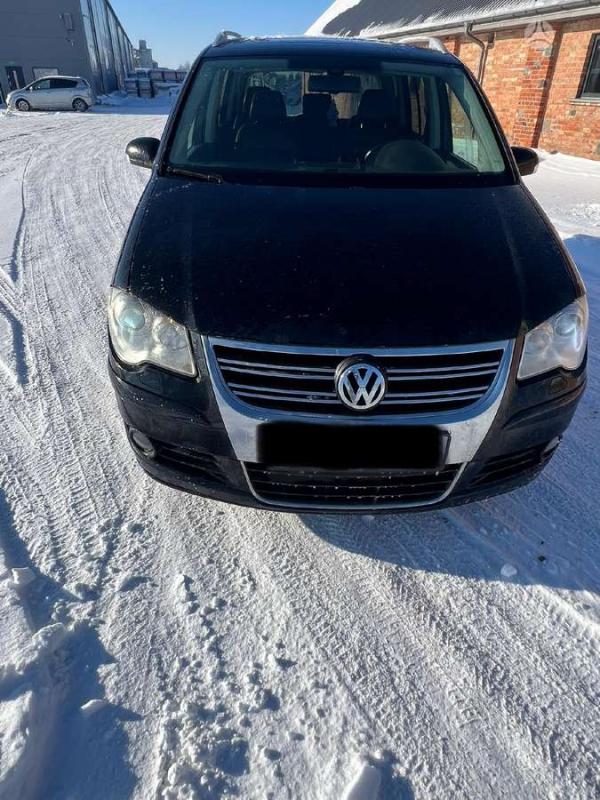 Melns Volkswagen Touran 2008 Kazlų Rūda, ar dzinēja tilpumu 1.97 L un nobraukumu 358 tūkst. km par 2600 €, foto 1 vietnē AUTOMOTO.COM.LV