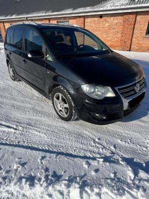 Melns Volkswagen Touran 2008 Kazlų Rūda, ar dzinēja tilpumu 1.97 L un nobraukumu 358 tūkst. km par 2600 €, foto 2 vietnē AUTOMOTO.COM.LV