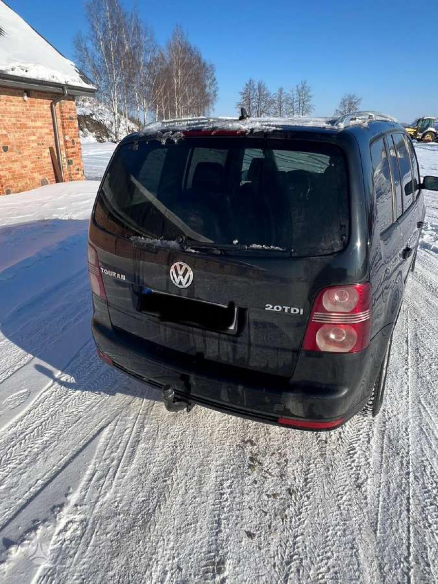 Melns Volkswagen Touran 2008 Kazlų Rūda, ar dzinēja tilpumu 1.97 L un nobraukumu 358 tūkst. km par 2600 €, foto 5 vietnē AUTOMOTO.COM.LV