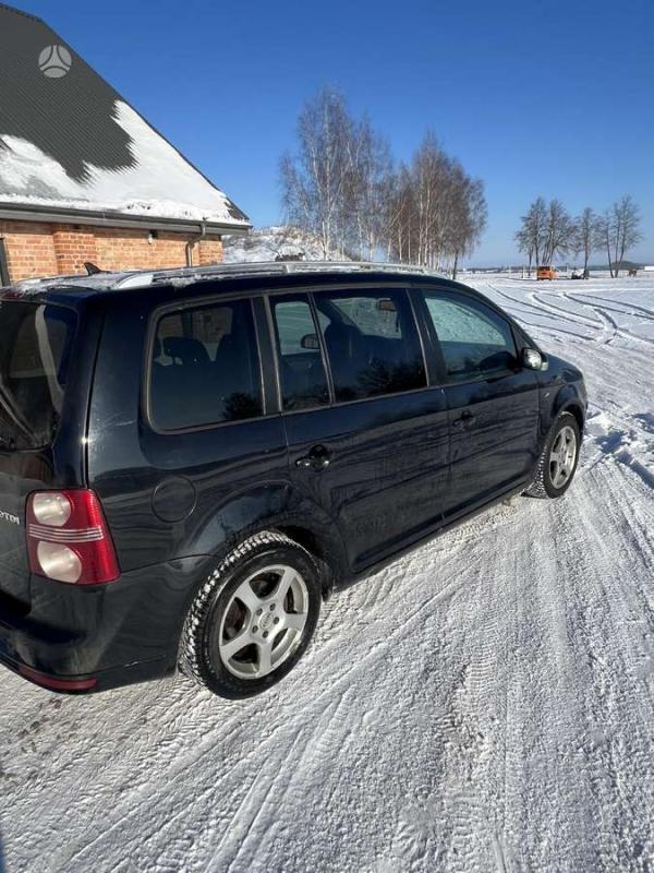 Melns Volkswagen Touran 2008 Kazlų Rūda, ar dzinēja tilpumu 1.97 L un nobraukumu 358 tūkst. km par 2600 €, foto 6 vietnē AUTOMOTO.COM.LV