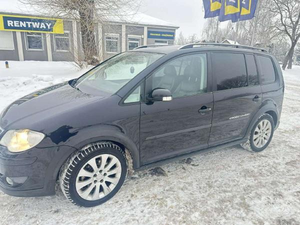 Black Volkswagen Touran 2008 in Jonava, with an engine capacity of 1.97 L and mileage of 295 thousand km for 3600 €, photo 7 on AUTOMOTO.COM.LV