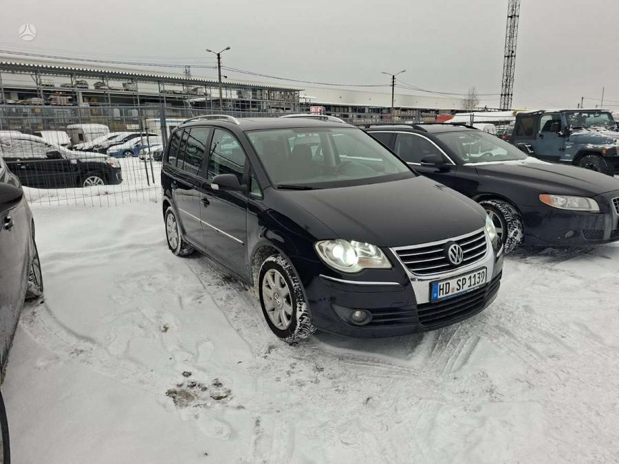 Melns Volkswagen Touran 2008 Kauņa, ar dzinēja tilpumu 1.97 L un nobraukumu 340 tūkst. km par 3350 €, foto 1 vietnē AUTOMOTO.COM.LV