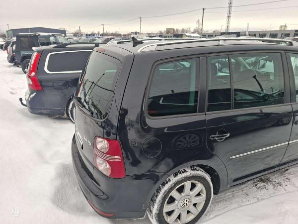 Black Volkswagen Touran 2008 in Kaunas, with an engine capacity of 1.97 L and mileage of 340 thousand km for 3350 €, photo 2 on AUTOMOTO.COM.LV
