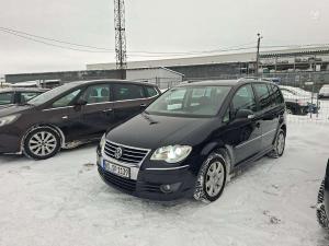 Melns Volkswagen Touran 2008 Kauņa, ar dzinēja tilpumu 1.97 L un nobraukumu 340 tūkst. km par 3350 €, foto 7 vietnē AUTOMOTO.COM.LV