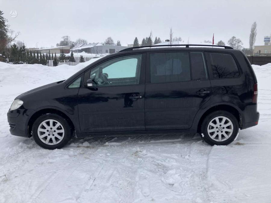 Melns Volkswagen Touran 2008 Tauragė, ar dzinēja tilpumu 1.90 L un nobraukumu 323 tūkst. km par 3100 €, foto 2 vietnē AUTOMOTO.COM.LV
