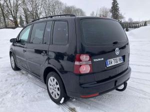 Melns Volkswagen Touran 2008 Tauragė, ar dzinēja tilpumu 1.90 L un nobraukumu 323 tūkst. km par 3100 €, foto 3 vietnē AUTOMOTO.COM.LV