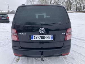 Melns Volkswagen Touran 2008 Tauragė, ar dzinēja tilpumu 1.90 L un nobraukumu 323 tūkst. km par 3100 €, foto 4 vietnē AUTOMOTO.COM.LV