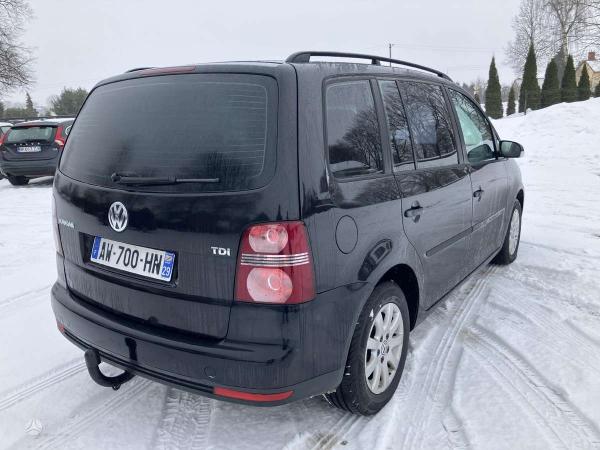Black Volkswagen Touran 2008 in Taurage, with an engine capacity of 1.90 L and mileage of 323 thousand km for 3100 €, photo 5 on AUTOMOTO.COM.LV