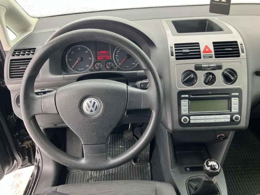 Melns Volkswagen Touran 2008 Tauragė, ar dzinēja tilpumu 1.90 L un nobraukumu 323 tūkst. km par 3100 €, foto 12 vietnē AUTOMOTO.COM.LV