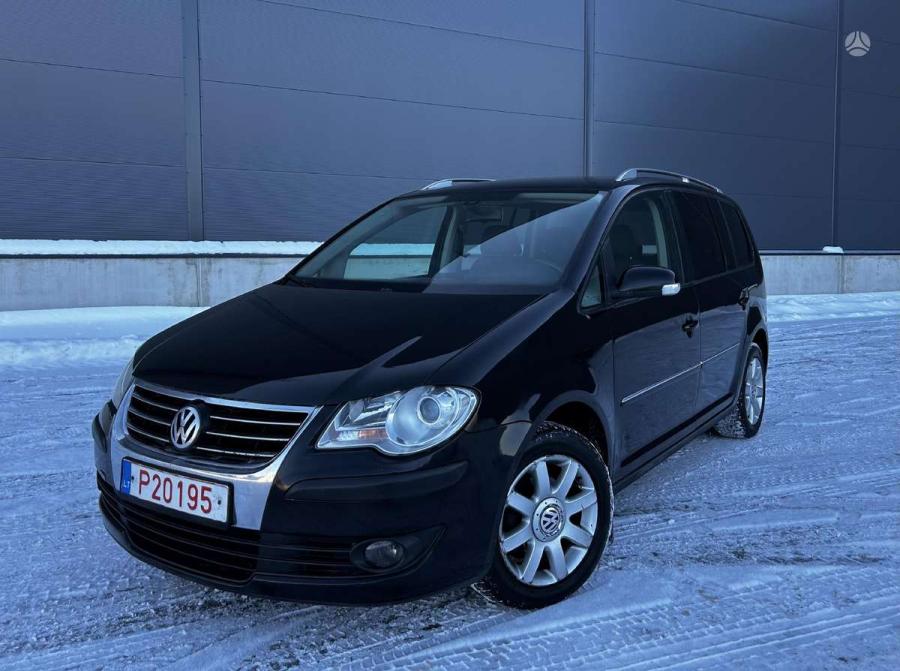 Black Volkswagen Touran 2008 in Siauliai, with an engine capacity of 1.90 L and mileage of 327 thousand km for 2690 €, photo 1 on AUTOMOTO.COM.LV