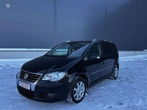 Black Volkswagen Touran 2008 in Siauliai, with an engine capacity of 1.90 L and mileage of 327 thousand km for 2690 €, photo 3 on AUTOMOTO.COM.LV