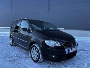 Black Volkswagen Touran 2008 in Siauliai, with an engine capacity of 1.90 L and mileage of 327 thousand km for 2690 €, photo 6 on AUTOMOTO.COM.LV
