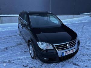 Black Volkswagen Touran 2008 in Siauliai, with an engine capacity of 1.90 L and mileage of 327 thousand km for 2690 €, photo 8 on AUTOMOTO.COM.LV