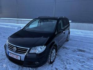 Black Volkswagen Touran 2008 in Siauliai, with an engine capacity of 1.90 L and mileage of 327 thousand km for 2690 €, photo 10 on AUTOMOTO.COM.LV