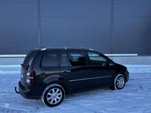 Black Volkswagen Touran 2008 in Siauliai, with an engine capacity of 1.90 L and mileage of 327 thousand km for 2690 €, photo 16 on AUTOMOTO.COM.LV