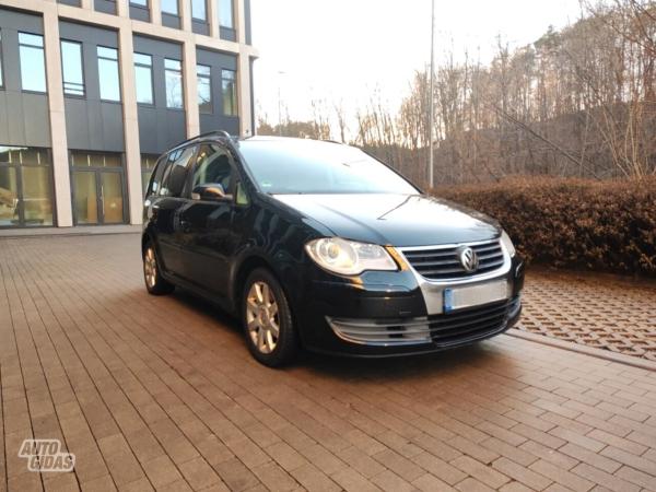 Melns Volkswagen Touran 2008 Viļņa, ar dzinēja tilpumu 2.00 L un nobraukumu 300 tūkst. km par 2100 €, foto 3 vietnē AUTOMOTO.COM.LV