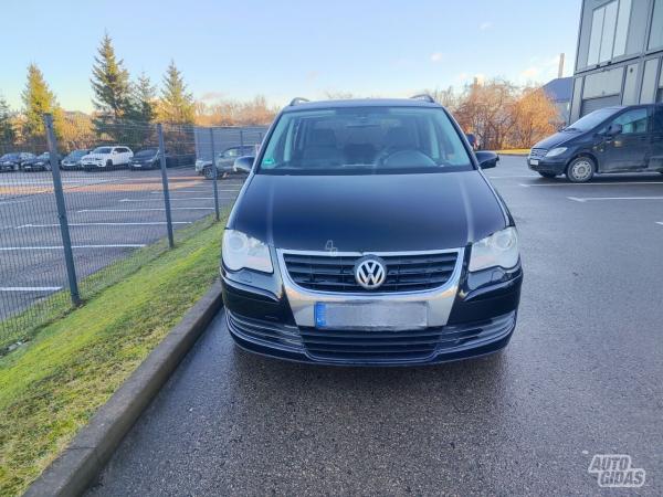 Melns Volkswagen Touran 2008 Viļņa, ar dzinēja tilpumu 2.00 L un nobraukumu 302 tūkst. km par 1700 €, foto 2 vietnē AUTOMOTO.COM.LV