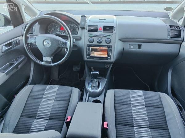 Melns Volkswagen Touran 2008 Viļņa, ar dzinēja tilpumu 2.00 L un nobraukumu 302 tūkst. km par 1700 €, foto 6 vietnē AUTOMOTO.COM.LV