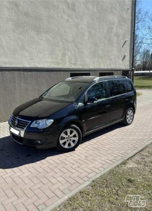 Melns Volkswagen Touran 2008 Šilutė, ar dzinēja tilpumu 1.90 L un nobraukumu 308 tūkst. km par 3350 €, foto  vietnē AUTOMOTO.COM.LV
