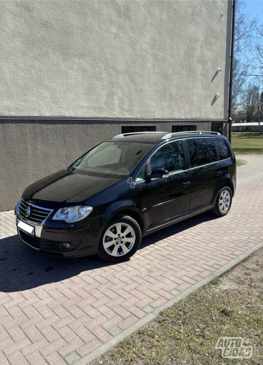 Black Volkswagen Touran 2008 in Silute, with an engine capacity of 1.90 L and mileage of 308 thousand km for 3350 €, photo 1 on AUTOMOTO.COM.LV