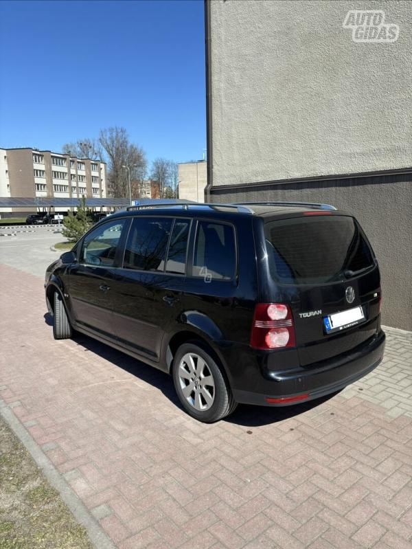 Black Volkswagen Touran 2008 in Silute, with an engine capacity of 1.90 L and mileage of 308 thousand km for 3350 €, photo 2 on AUTOMOTO.COM.LV