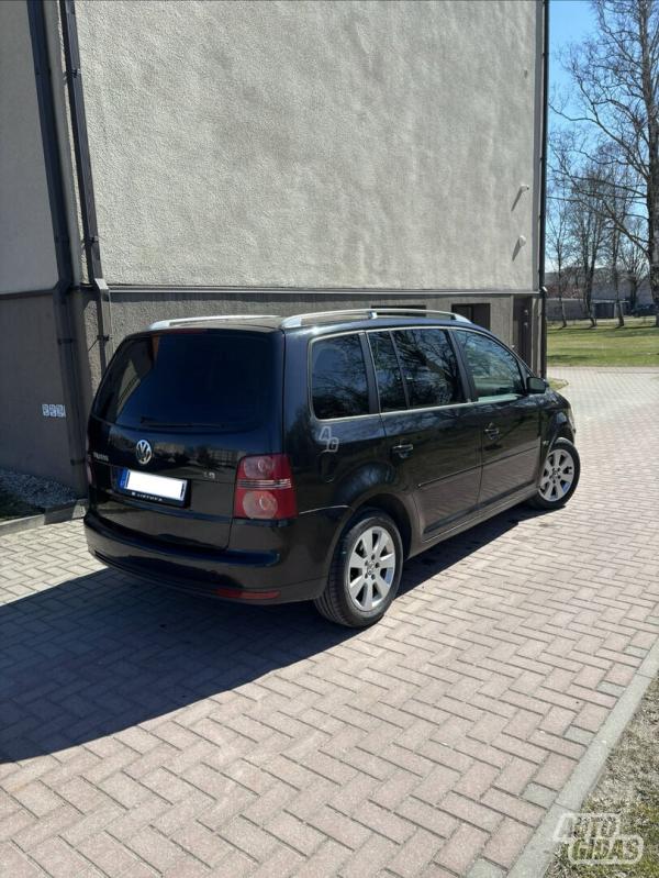 Black Volkswagen Touran 2008 in Silute, with an engine capacity of 1.90 L and mileage of 308 thousand km for 3350 €, photo 3 on AUTOMOTO.COM.LV