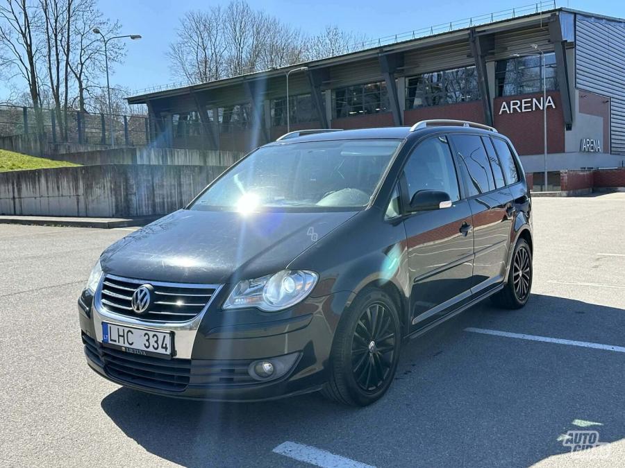 Black Volkswagen Touran 2008 in Telschi, with an engine capacity of 2.00 L and mileage of 287 thousand km for 2500 €, photo 1 on AUTOMOTO.COM.LV