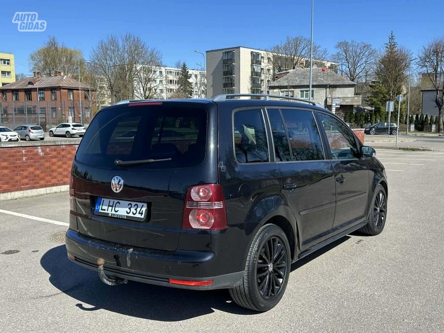 Black Volkswagen Touran 2008 in Telschi, with an engine capacity of 2.00 L and mileage of 287 thousand km for 2500 €, photo 8 on AUTOMOTO.COM.LV